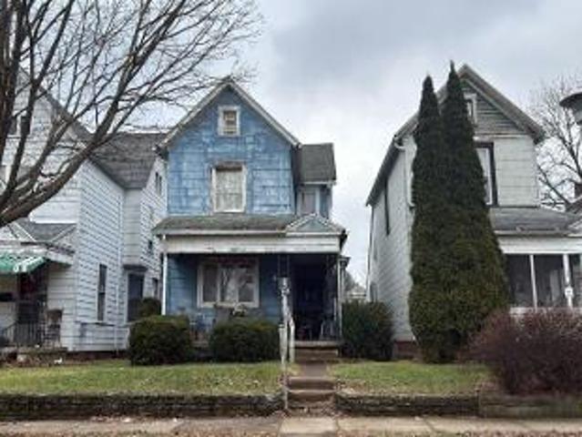 N 18th St