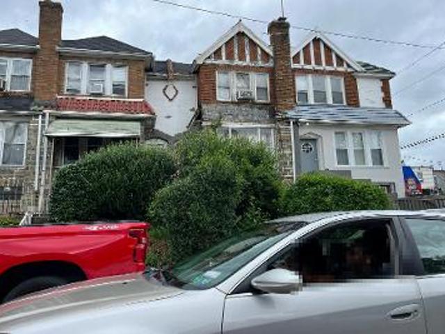 N 18th St