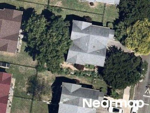 N 18th St