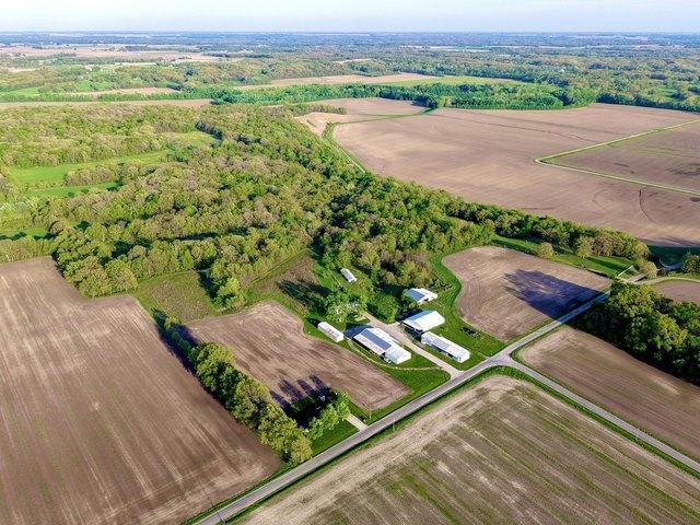 N 1900 St, Cowden, IL 62863