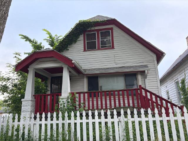 N 10th St