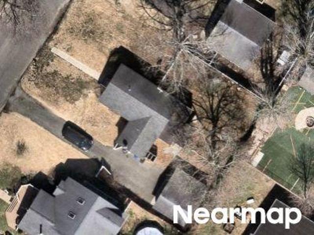 N 10th St