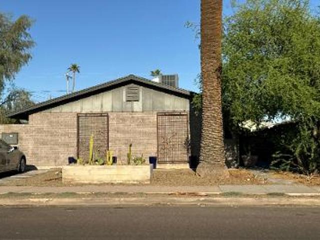N 10th St