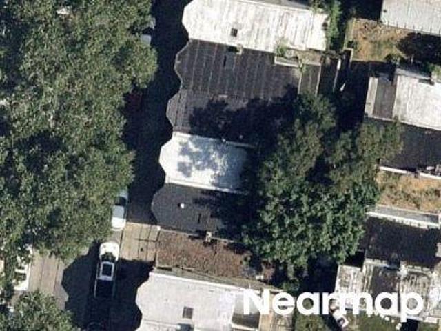 N 10th St