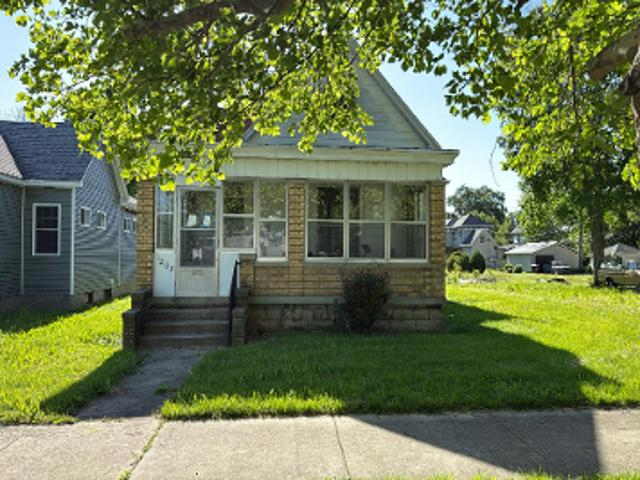N 10th St