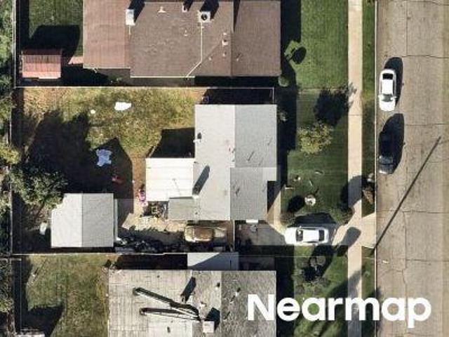 N 10th St