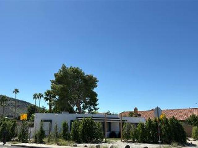 N 11th Ave