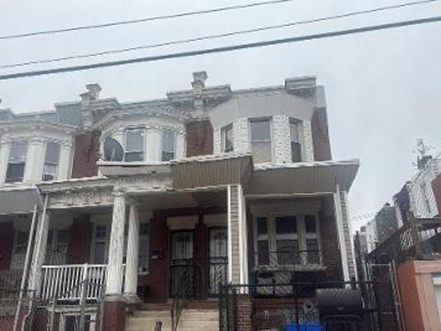 N 11th St