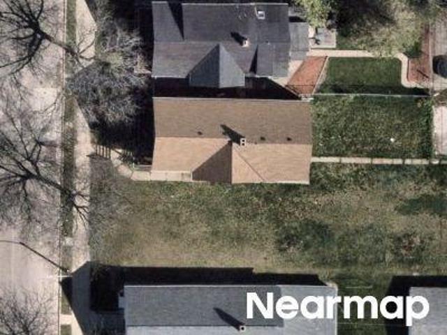 N 11th St