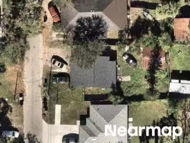 N 11th St