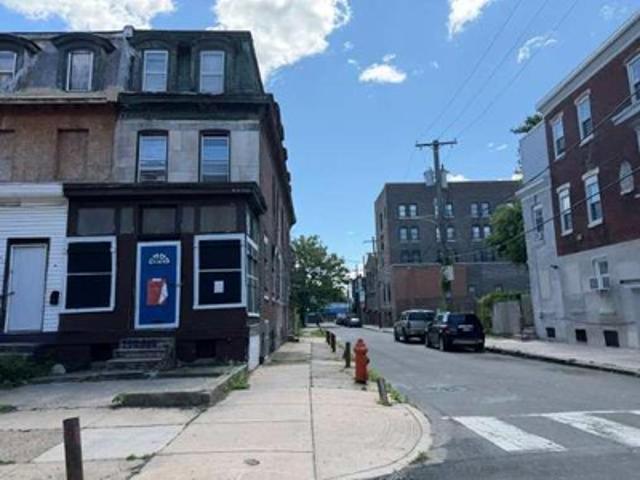 N 11th St