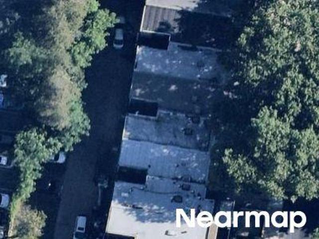 N 11th St