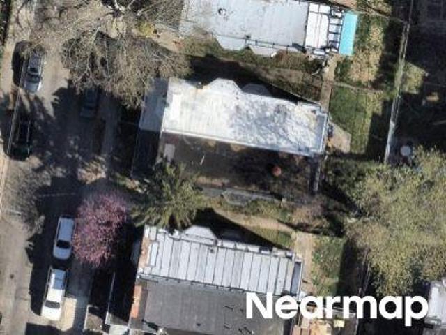 N 11th St