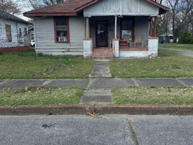 N 12th St