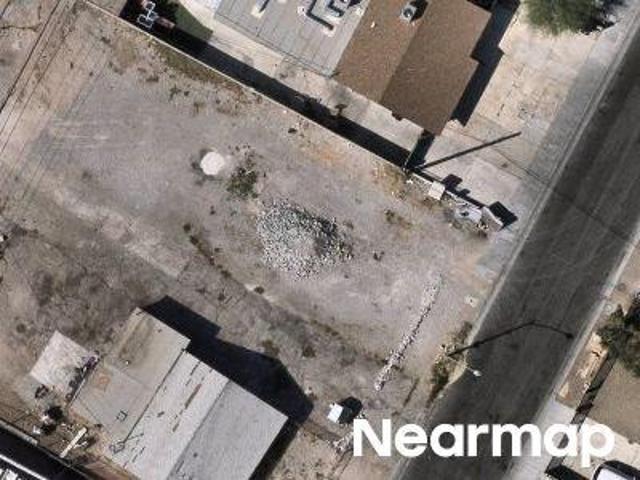 N 1st St