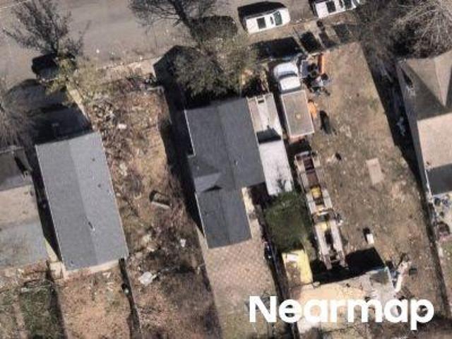 N 1st St