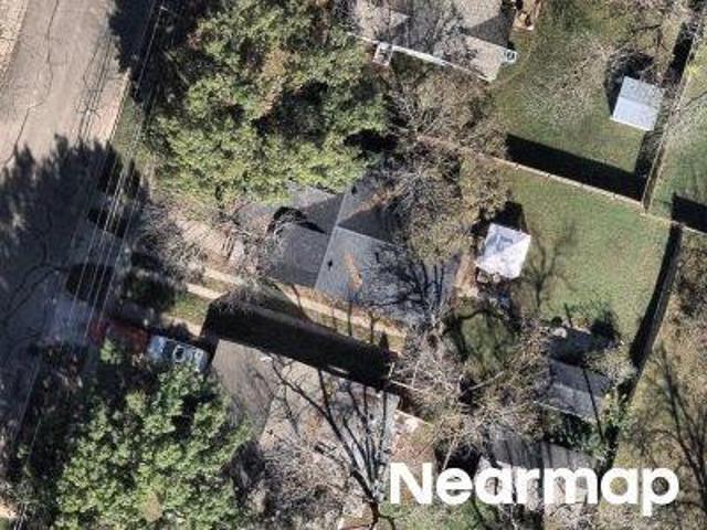 N 1st St
