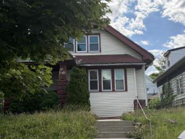 N 25th St