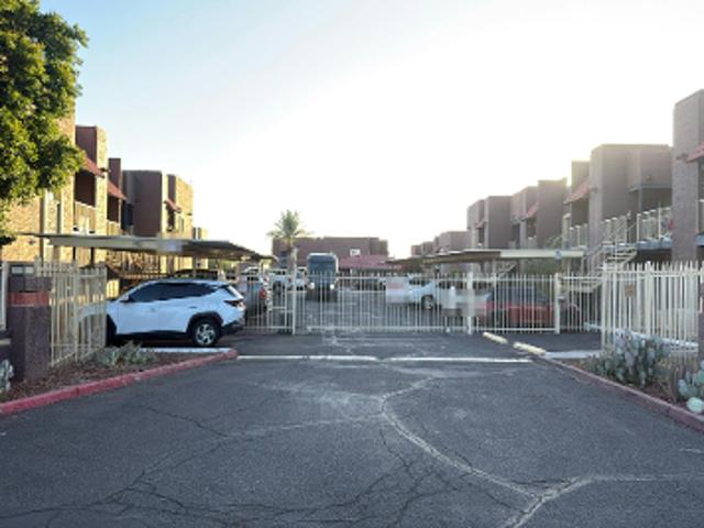 N 25th St Apt 215