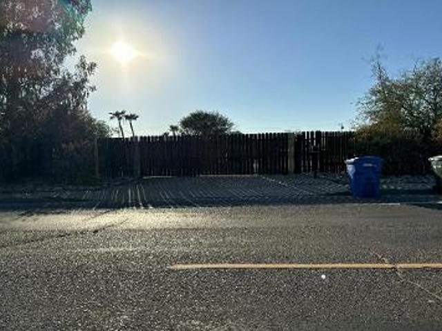 N 28th St