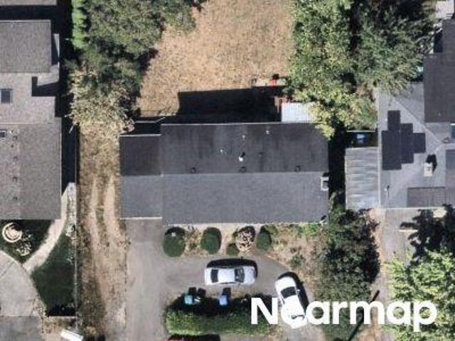 N 200th St