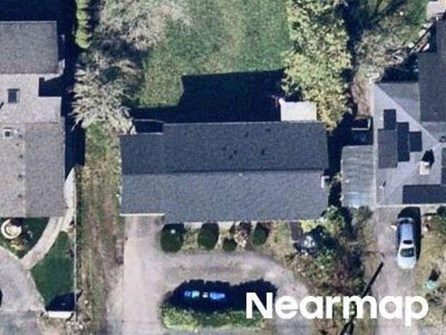 N 200th St