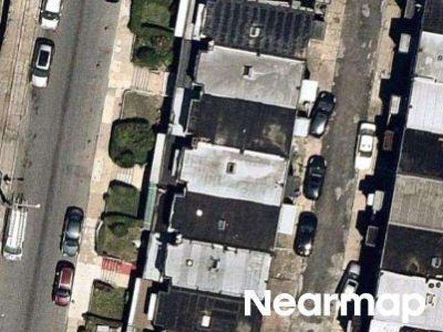 N 21st St