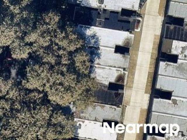 N 21st St