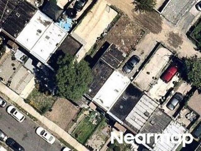 N 21st St