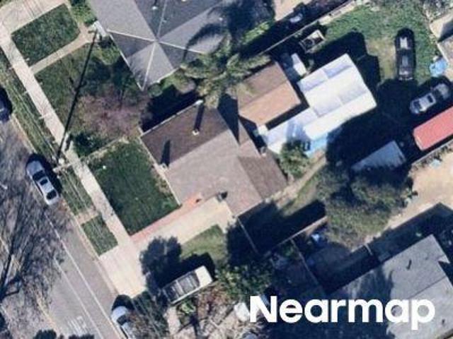 N 21st St