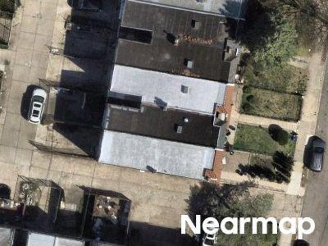 N 21st St