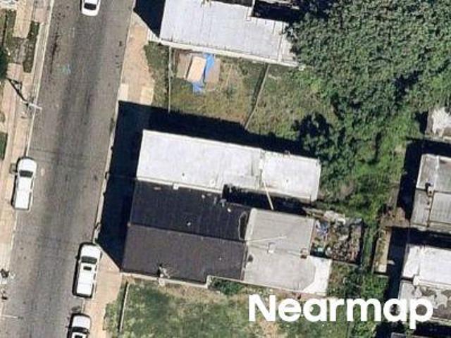 N 21st St