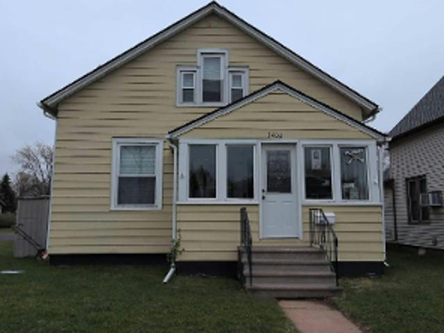 N 21st St