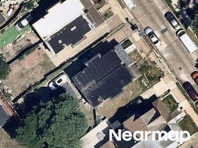 N 34th St