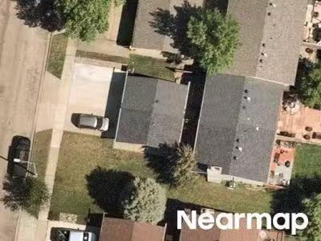 N 35th St