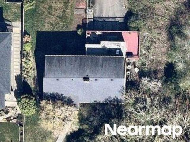 N 35th St