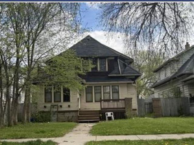 N 39th St