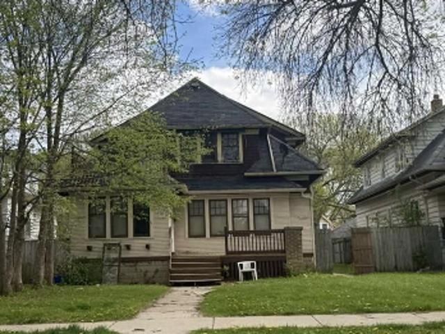 N 39th St