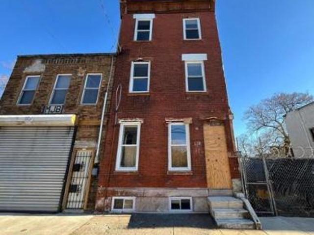 N 30th St