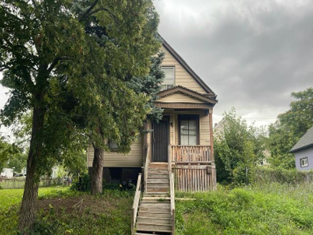 N 30th St