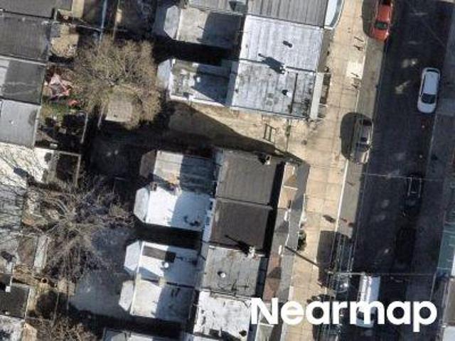 N 30th St