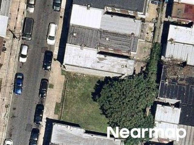 N 30th St
