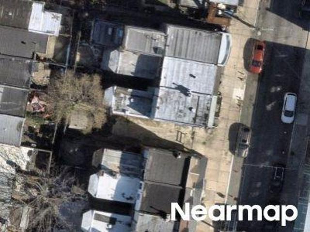 N 30th St