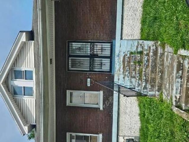 N 32nd St
