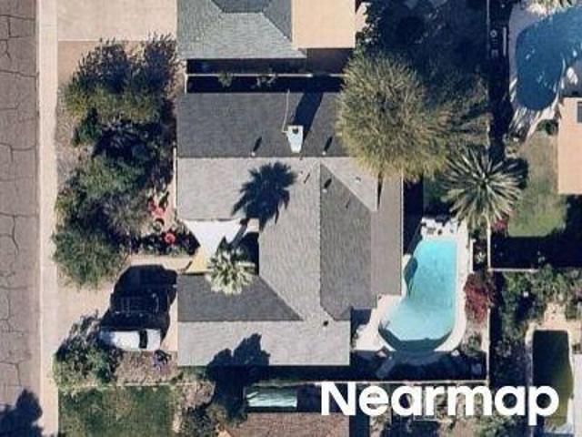 N 32nd Pl