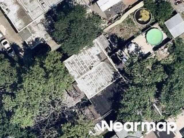 N 33rd St