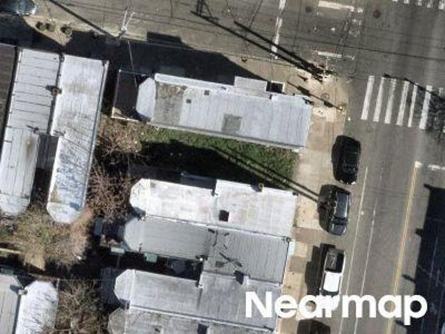 N 33rd St