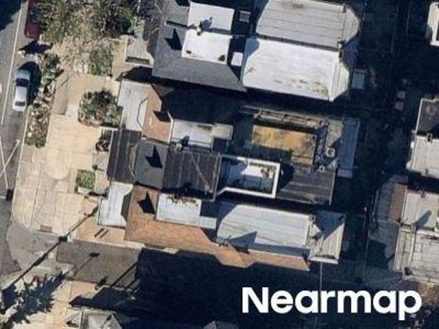N 33rd St