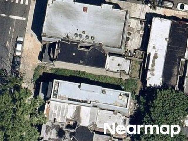 N 33rd St