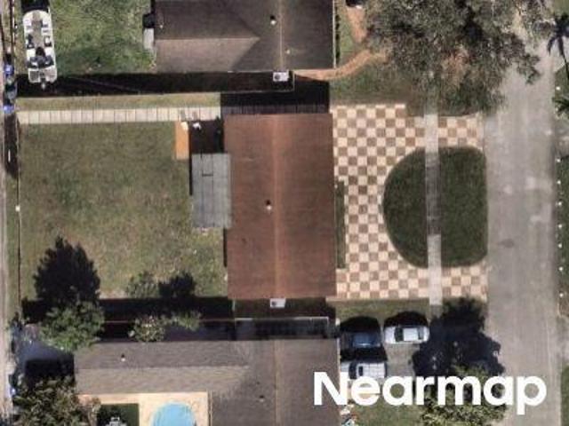 N 47th Ave